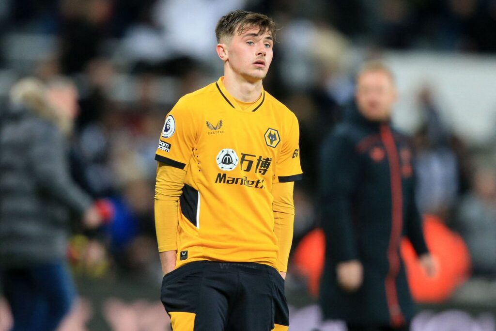 Luke Cundle, milieu de terrain de Wolves, rejoint Plymouth Argyle en ...